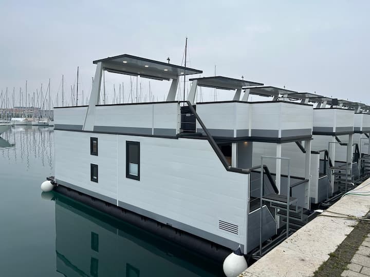 Santa Lucia - Floating House - Novigrad