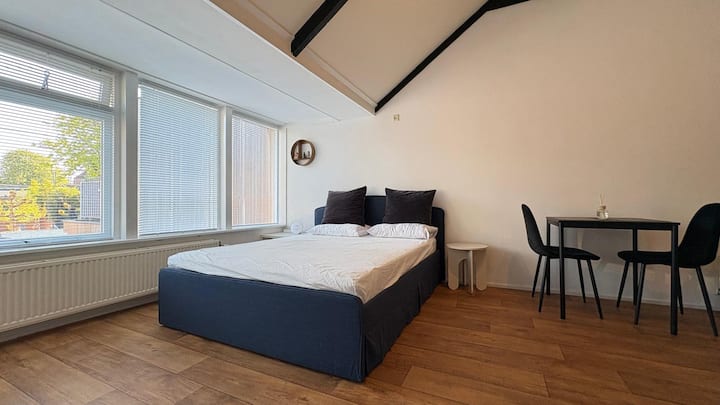 Studio In The Heart Of Hilversum | Walk To Station - Huizen