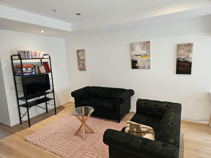 Modern 2 Bed Apartment In The Heart Of St Kilda - Melbourne