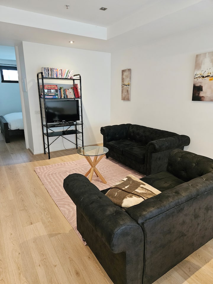 Modern 2 Bed Apartment In The Heart Of St Kilda - St Kilda