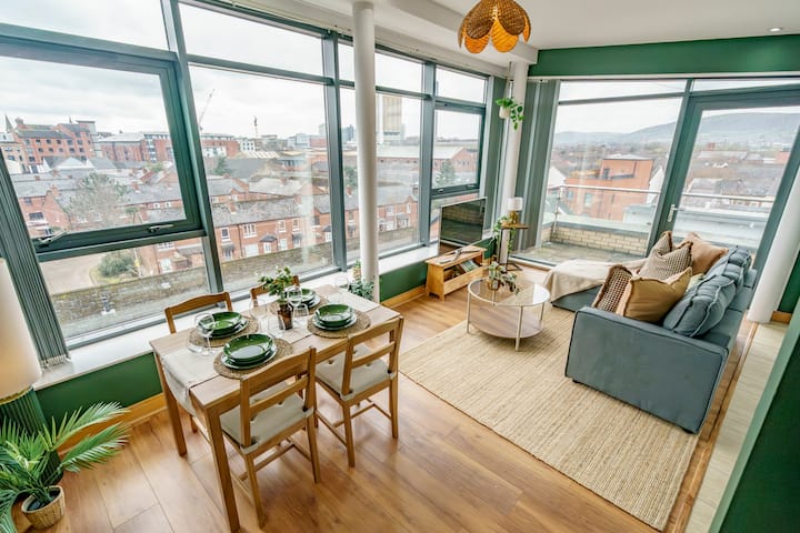 Stunning Central Penthouse - Views | Parking | Gym - Belfast