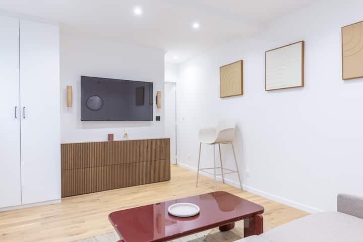 Stylish 4 Stars Apartment Near Montmartre & Metro - ibis Maine Montparnasse
