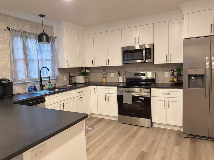 Cozy, Charming, And Very Convenient House. - Spartanburg, SC