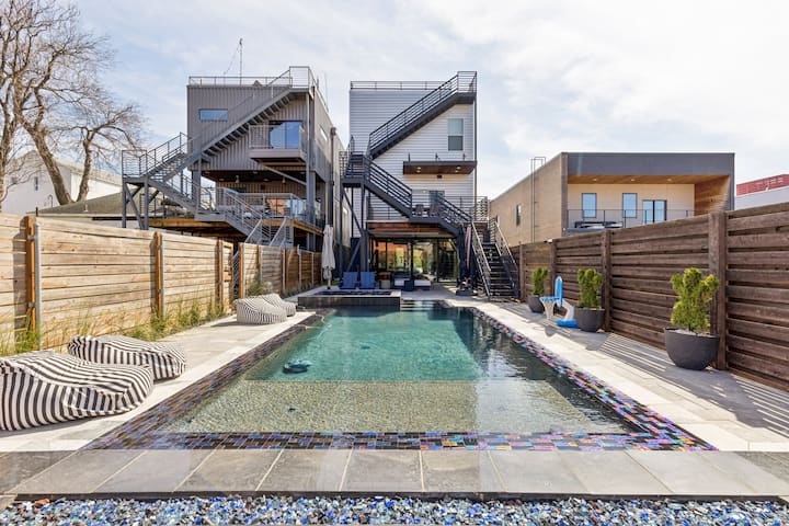 Oasis In The City, Luxury Poolside Downtown Living - Boathouse District - Oklahoma City