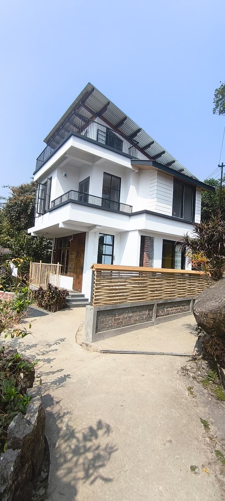 West Corner (Double Rooms) Homestay, Mawlynnong. - 모리농