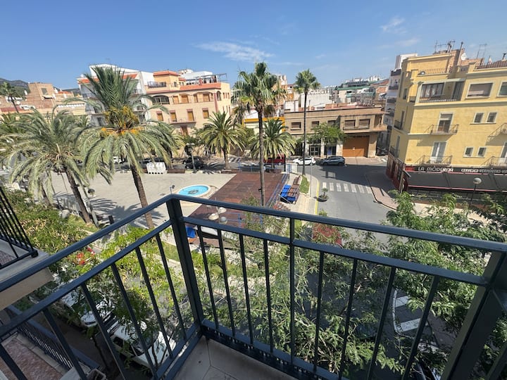 En La Plaza De La Poblacion - La Ràpita