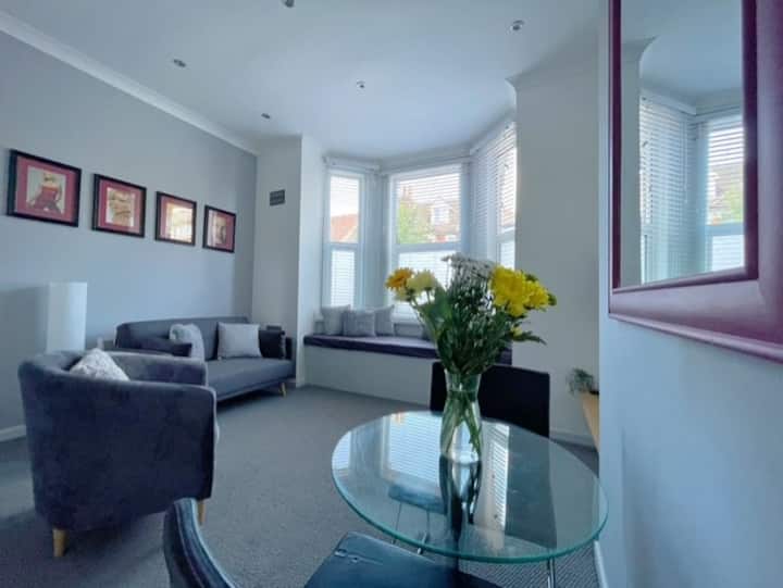 Bright City Centre Flat With Parking - Southampton, UK