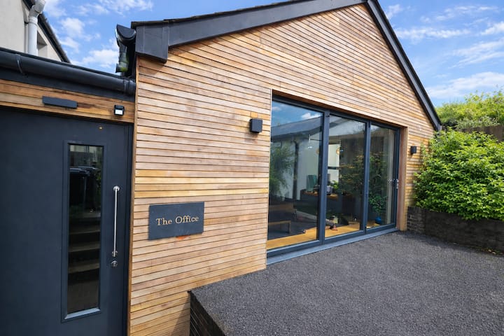 Stylish Office Conversion | Sleeps 11 | Ev Charger - South Wales