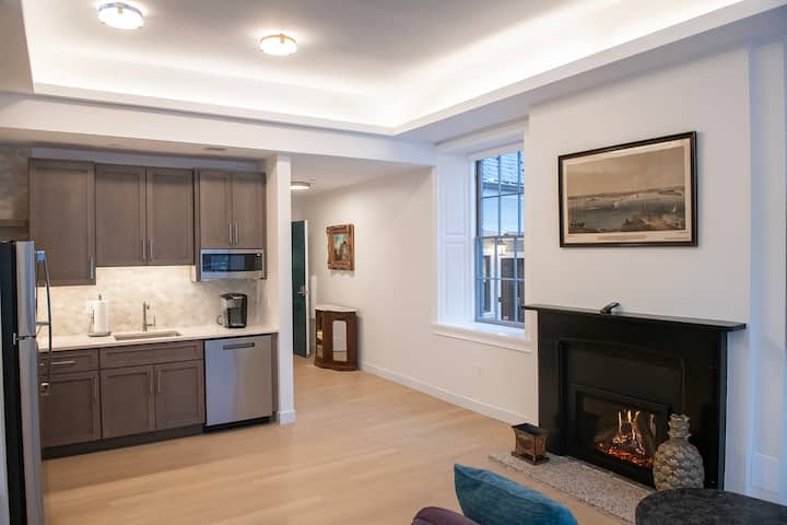 Grand Heritage Suite - Treadwell Mansion - Portsmouth, NH