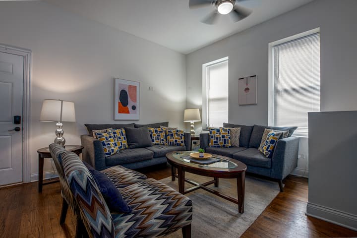 West Town Duplex Sleeps 8 With 1 Parking Spot! - Chicago