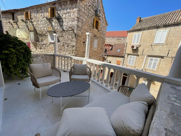 Palazzo Kirinkin – The Heritage Terrace Apartment - Vis