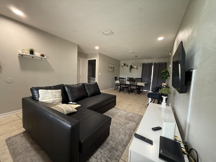 Cozy 2br Duplex • Sleeps 6 • All Travelers - Lake City, FL