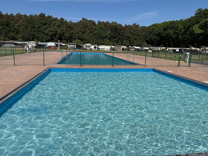 Camperen Met Alle Luxe Op Een Locatie Met Zwembad - Maasmechelen