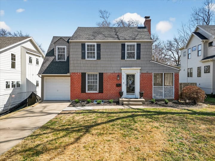 World Cup Kc Remodeled Home | Walk To Park | Dogs - Overland Park, KS