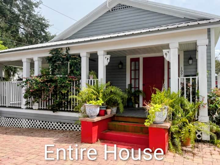 Entire Home Boutique Cottage - Lakeland, FL