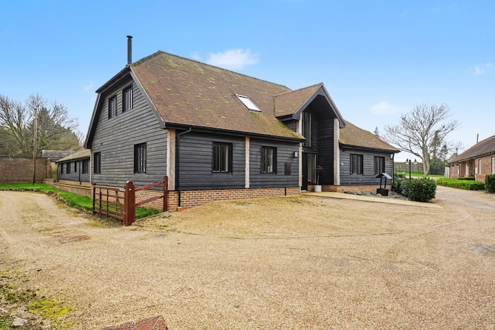 Romantic Retreat - Stunning Kent Barn Conversion - Dartford