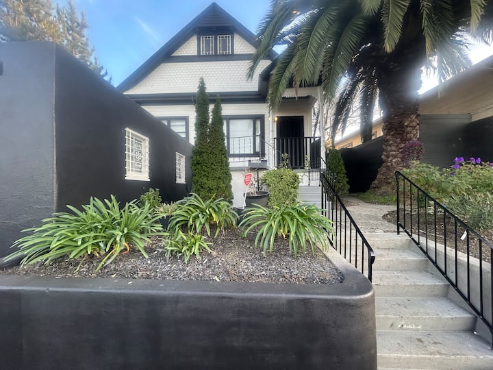 Large Stylish Home. Tv In Each Bedroom. Fast Wi-fi - American Canyon, CA