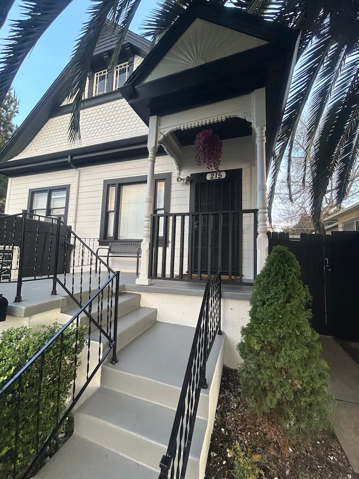 Perfect Group & Family Stay Stylish Spacious Home - American Canyon, CA