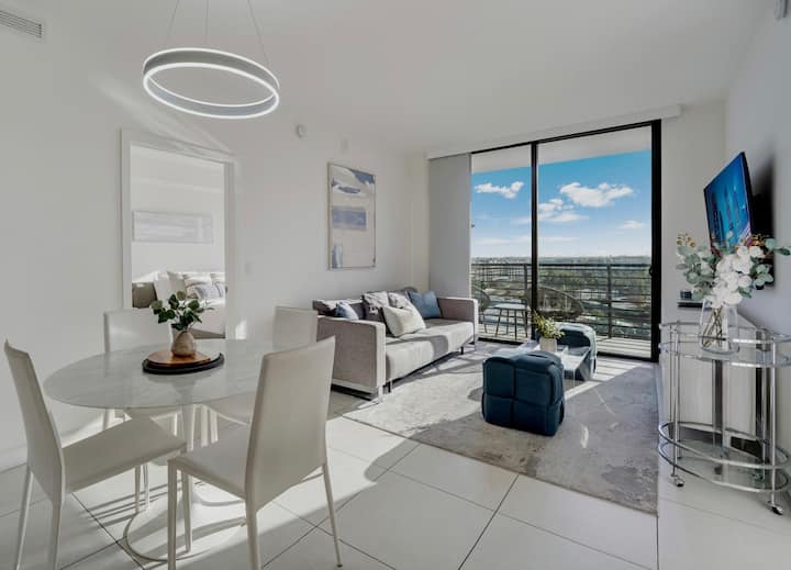 Stunning 2br Downtown Doral| Resort Amenities - Doral, FL