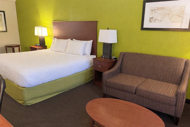 Coratel Black River Falls- 1 King Deluxe Studio Ns - Black River Falls, WI