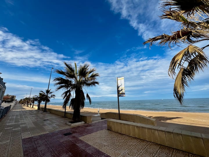 Hermoso Apartamento En La Playa Situado En Miramar - Miramar, España
