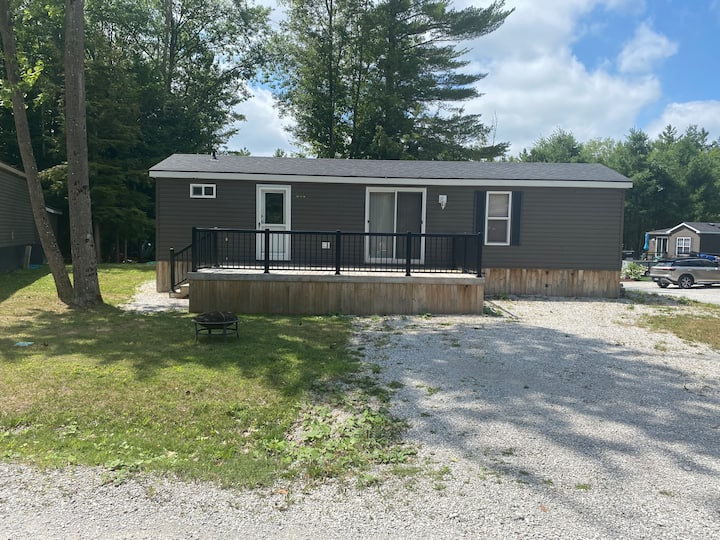 2 Bedroom Cottage At Shamrock Bay Resort! - Gravenhurst
