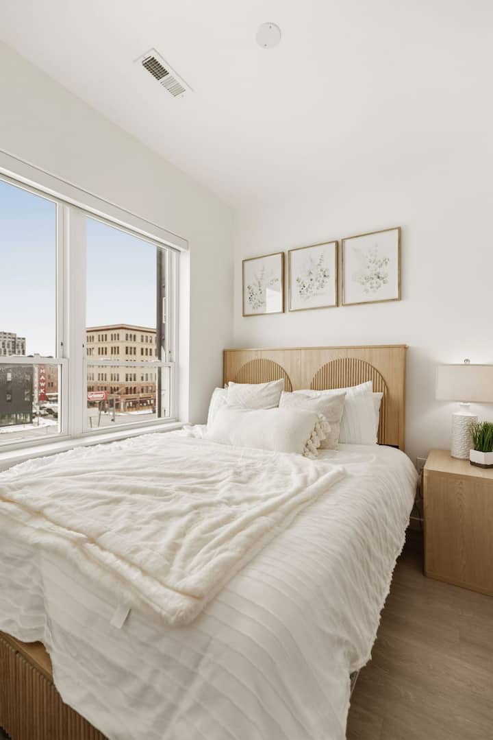 Downtown Columbus | Free Parking | Pet Friendly - Columbus, OH