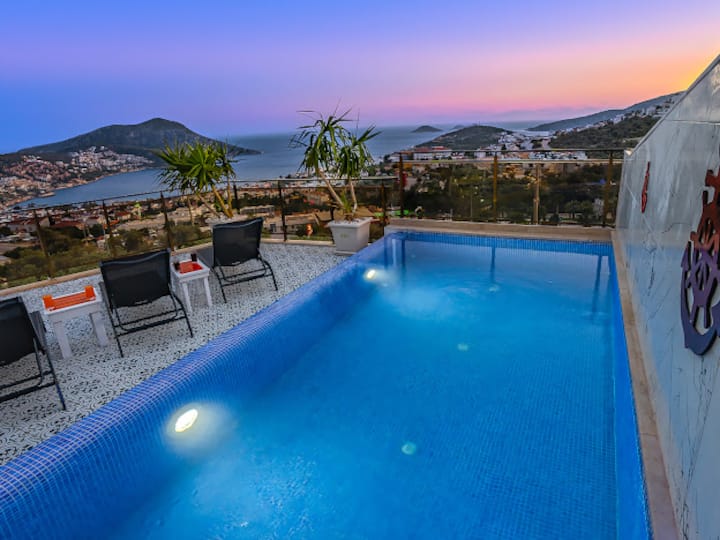 Kalkan’da Deniz Manzaralı 3 Yatak Odalı  Villa - Kalkan
