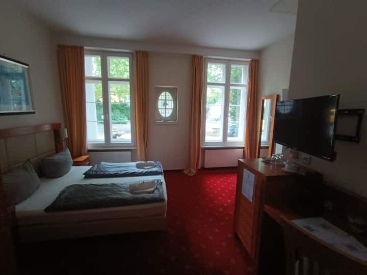 Barrierefreies Und Komfortables Zimmer - # 17 - Leverkusen