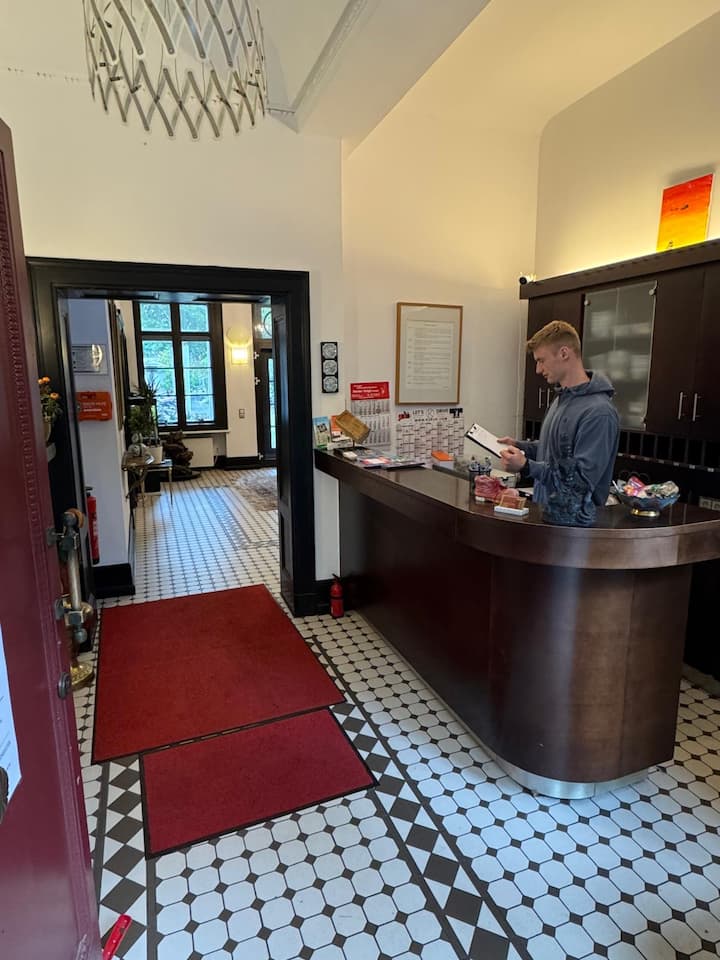 Basic Und Gut - Zimmer 35 - Leverkusen