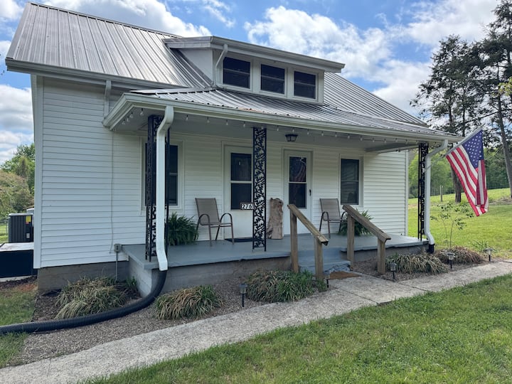 Cozy Farmhouse Getaway - Smith Mountain Lake, VA
