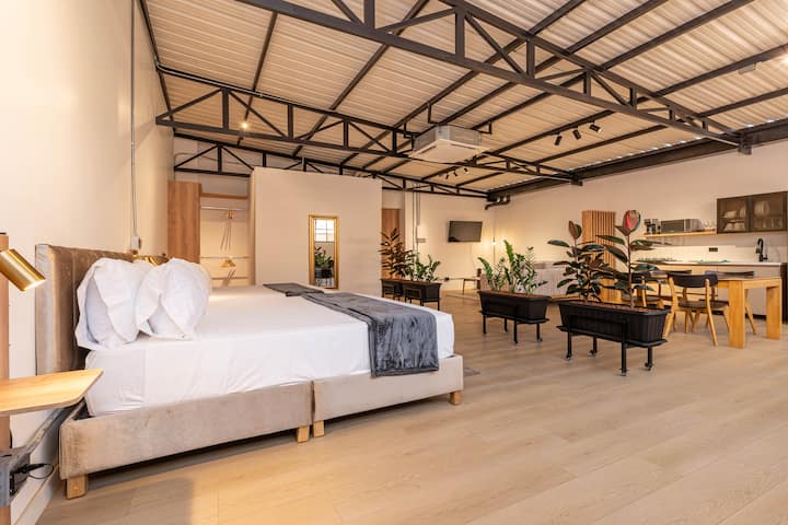 Modern Loft Laureles: 2 Queen Beds+ac & Fast Wifi - Medellín