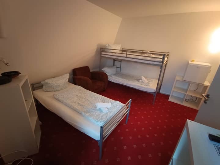 Einfach Und Sparsam – Zimmer 37 - Leverkusen