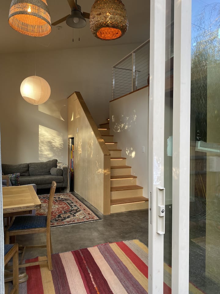 Lofted Lit Downtown White Salmon Getaway - White Salmon, WA