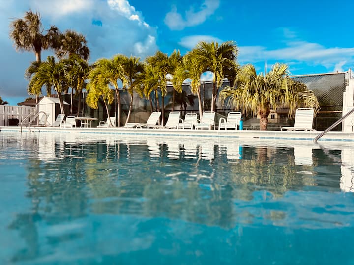 3/2 Hutchinson Island Pool/tennis/fish/beach/bike - Jensen Beach, FL