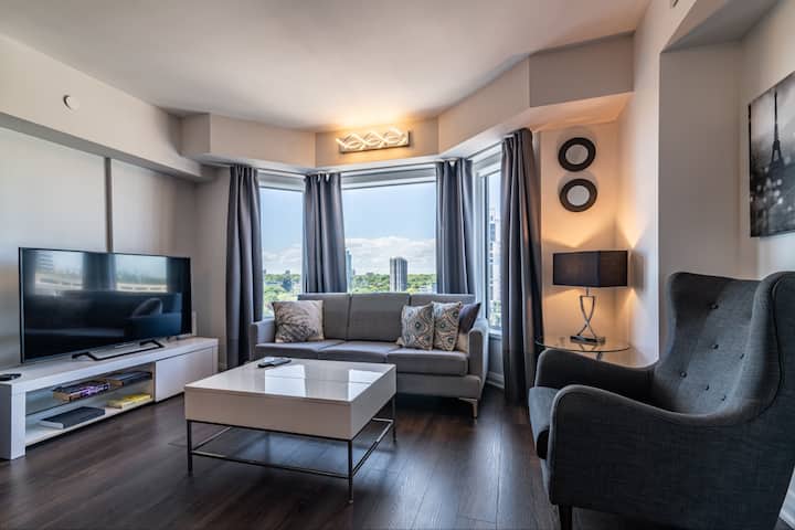 Elegant 2br Yorkville Suite | Great View | Central - Toronto