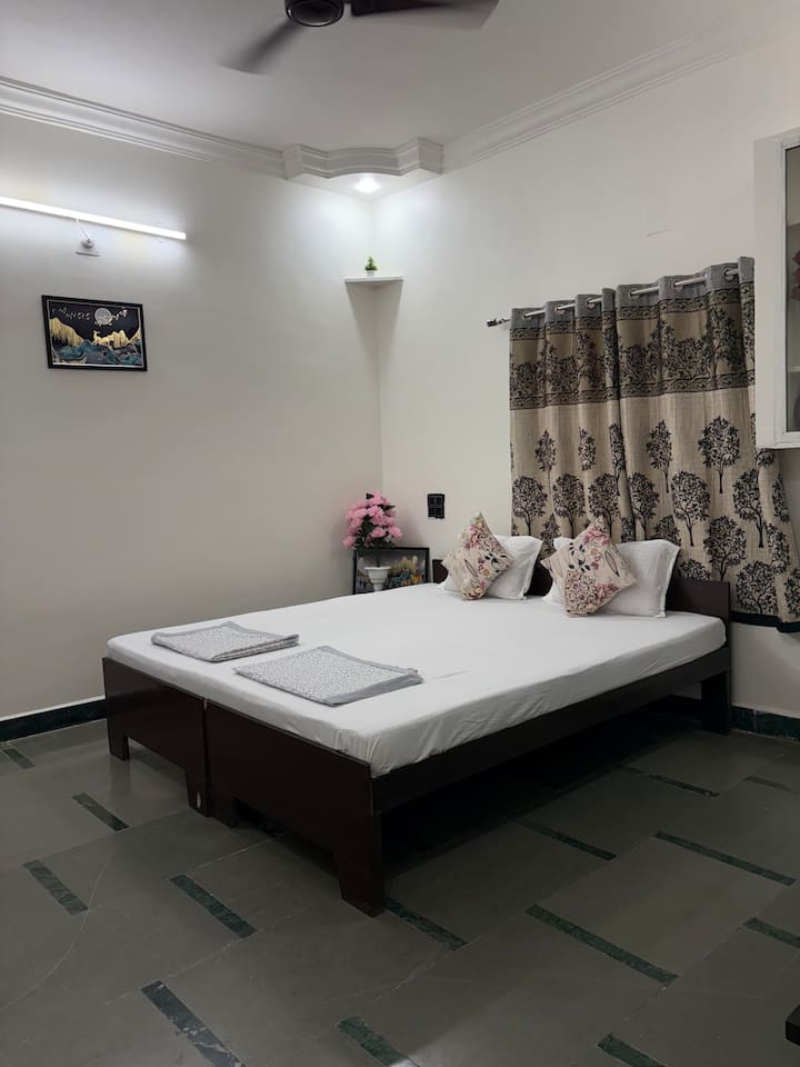 Peaceful Stay | 2 Ac Rooms | Near Mahakal Temple - Ujjain