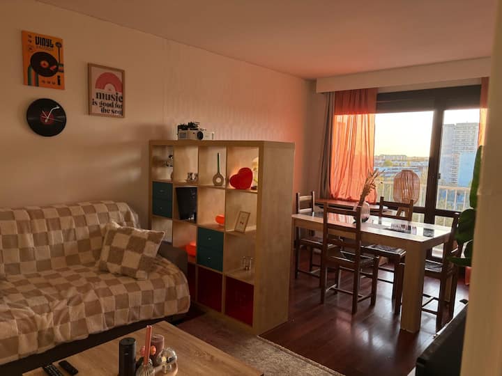 Cocoon Moderne Au 9eme éTage - Saint-Denis, France