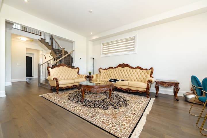 Spacious Markham Home • 4br • Free Parking - Markham