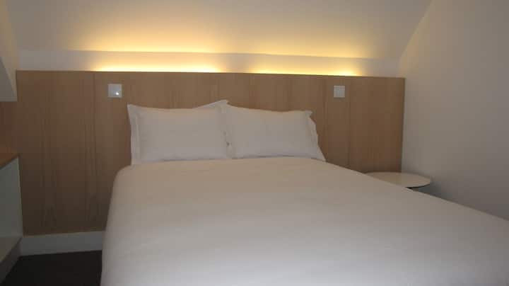 1 Bedroom Apart Top Floor W/garden View - Porto