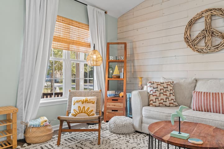 Sunshine Cottage𓇼 Golf Cart + Kid Friendly + Cozy - Oak Island, NC