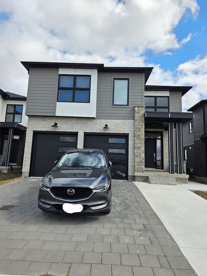 Welcome To Our Spacious And Comfortable Home. - St. Thomas