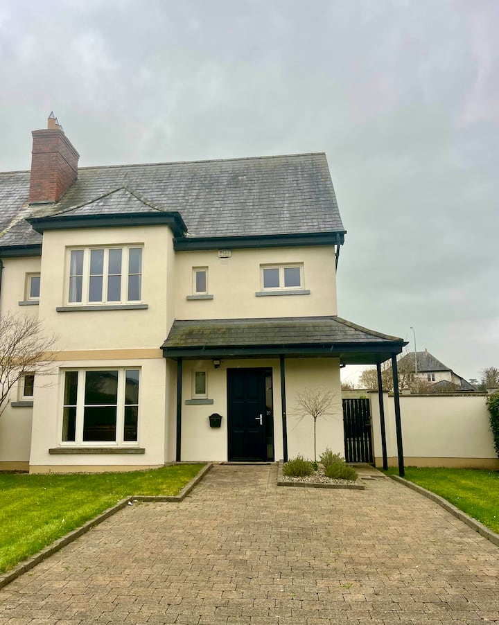 Home In Adare Village - 