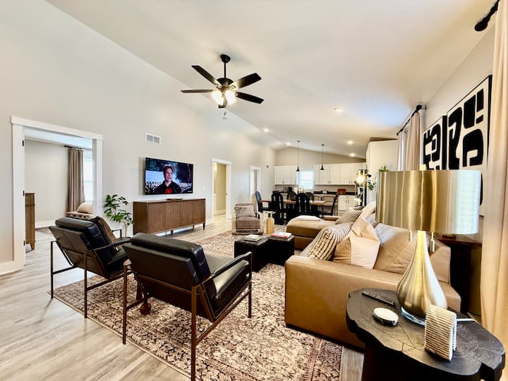 New 5br Retreat With Hot Tub 2 Living Areas Wc, Oh - West Chester Township, OH