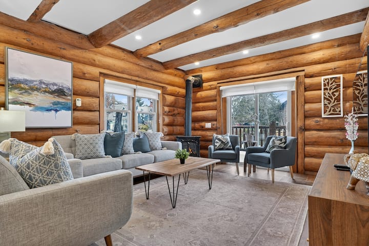 The Elora Log Hollow -2bd With Fireplace & Balcony - Fergus