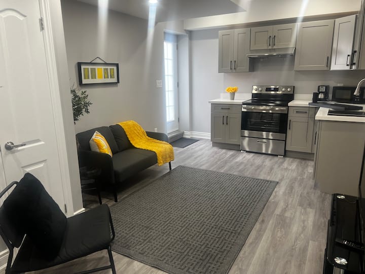 Walk-out Lower Level Unit W/large Den. - Oakville