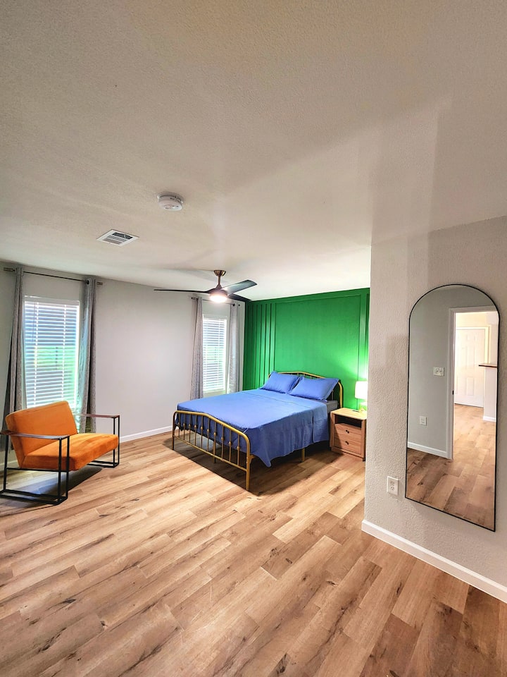 Mid-city Spacious Condo - Midland, TX