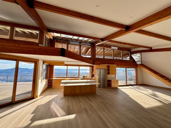 The Gorge Cliff House - Hood River, OR