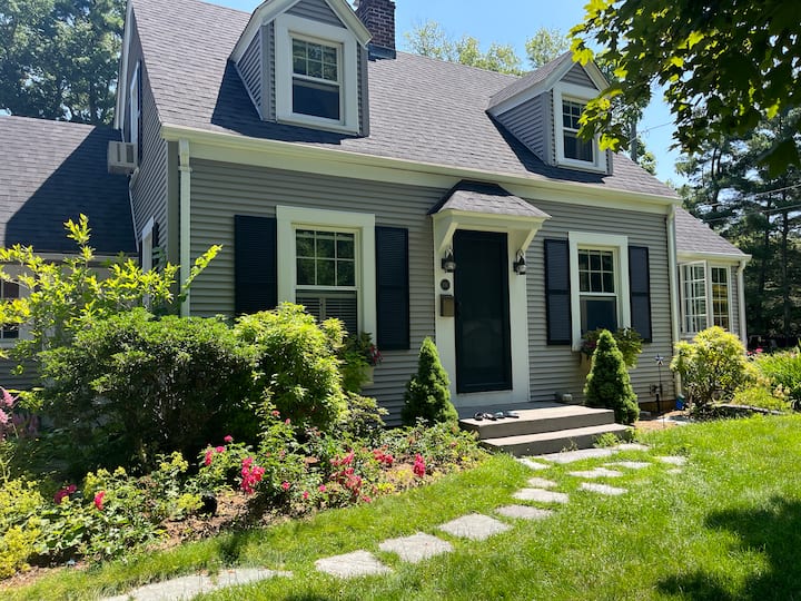 Cozy Family Home On Quiet Tree-lined Street - Springfield, MA