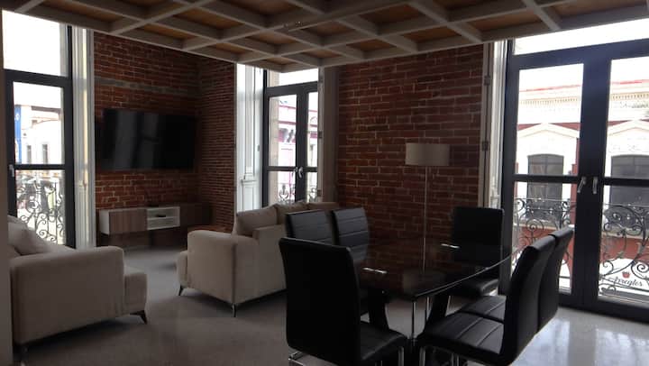 Loft Con Balcones A Pasos De Catedral Poblana. - Puebla